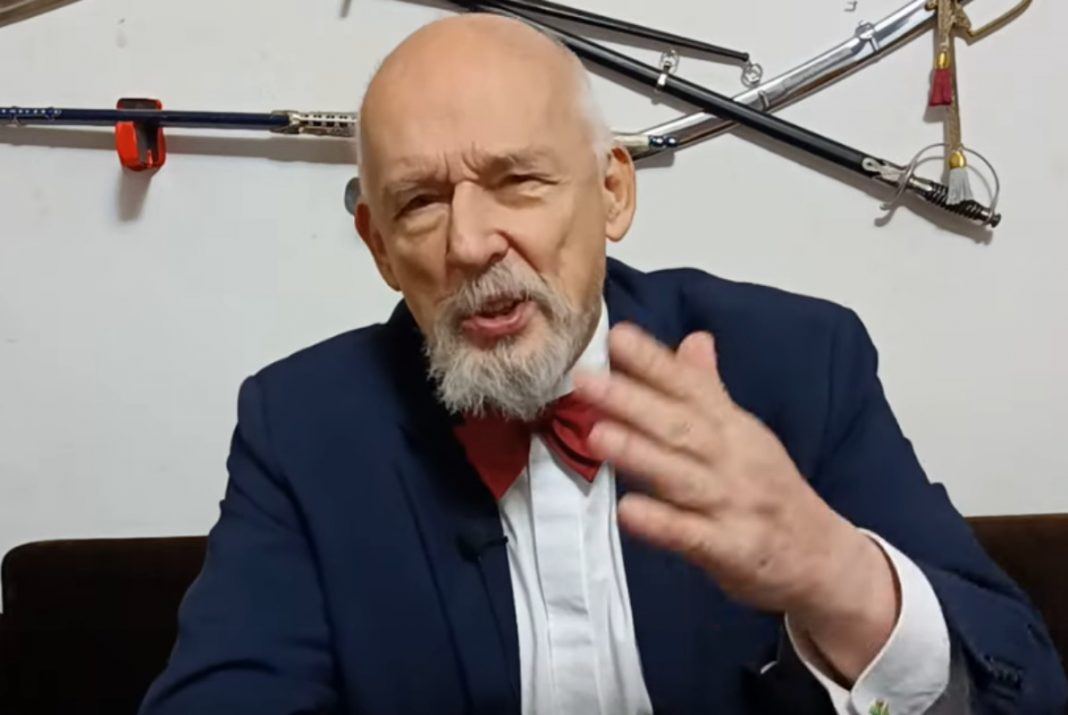 Korwin-Mikke: "Jak się nazywa idiota, który wpadł na pomysł pisania «w ...