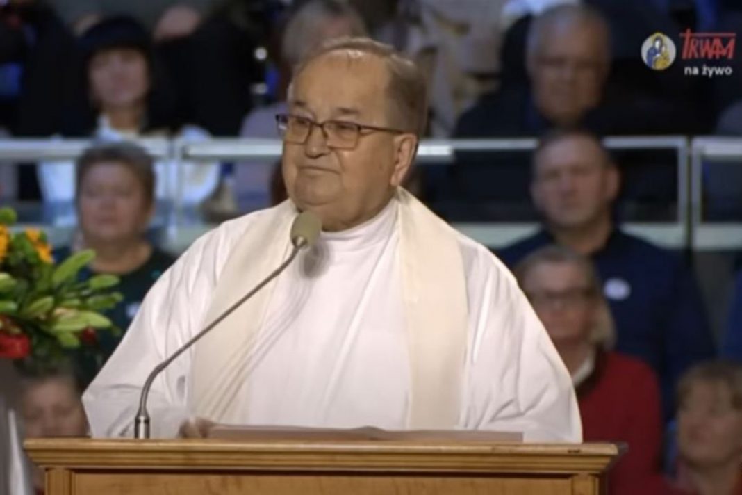 O. Tadeusz dostał dolę. Kilkaset tysięcy złotych z MON dla telewizji ...