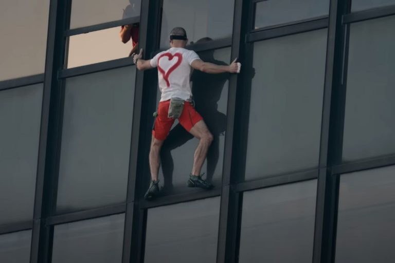 Znów to zrobił! Kozak Marcin Banot bez zabezpieczeń wspiął się na ...