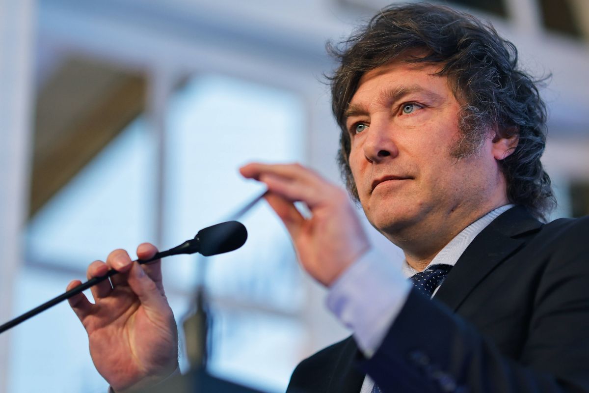 "Argentyński Korwin-Mikke" idzie po prezydenturę. Coraz bliżej sensacji ...