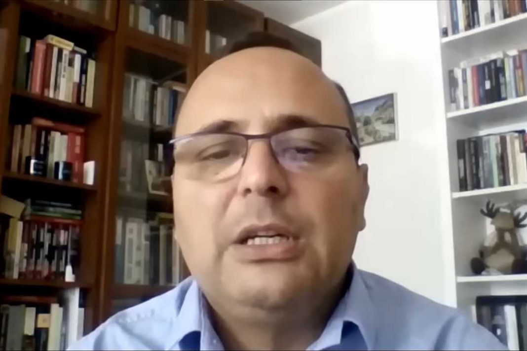 Palade o spadku notowań Konfederacji. Porównał to z wypadem Petru na ...